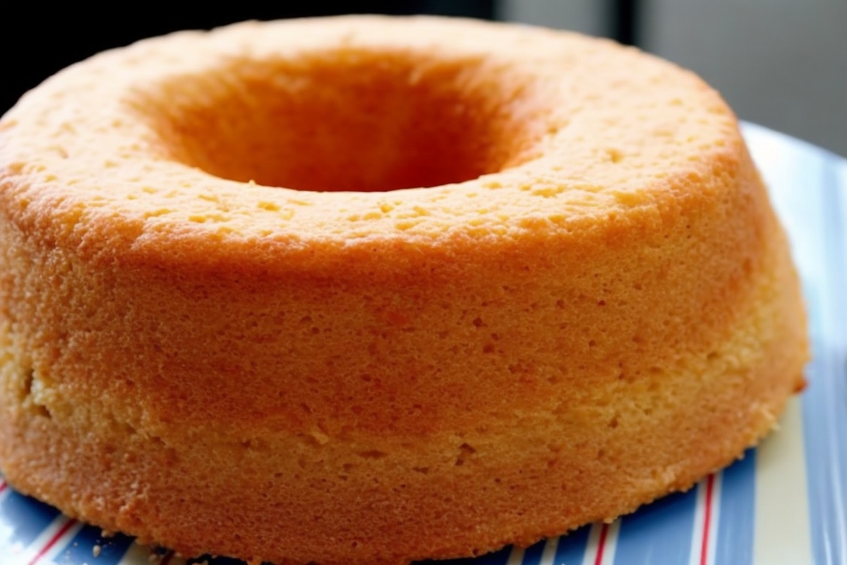 Receita de Bolo Simples Caseiro - Preparo rápido e fácil