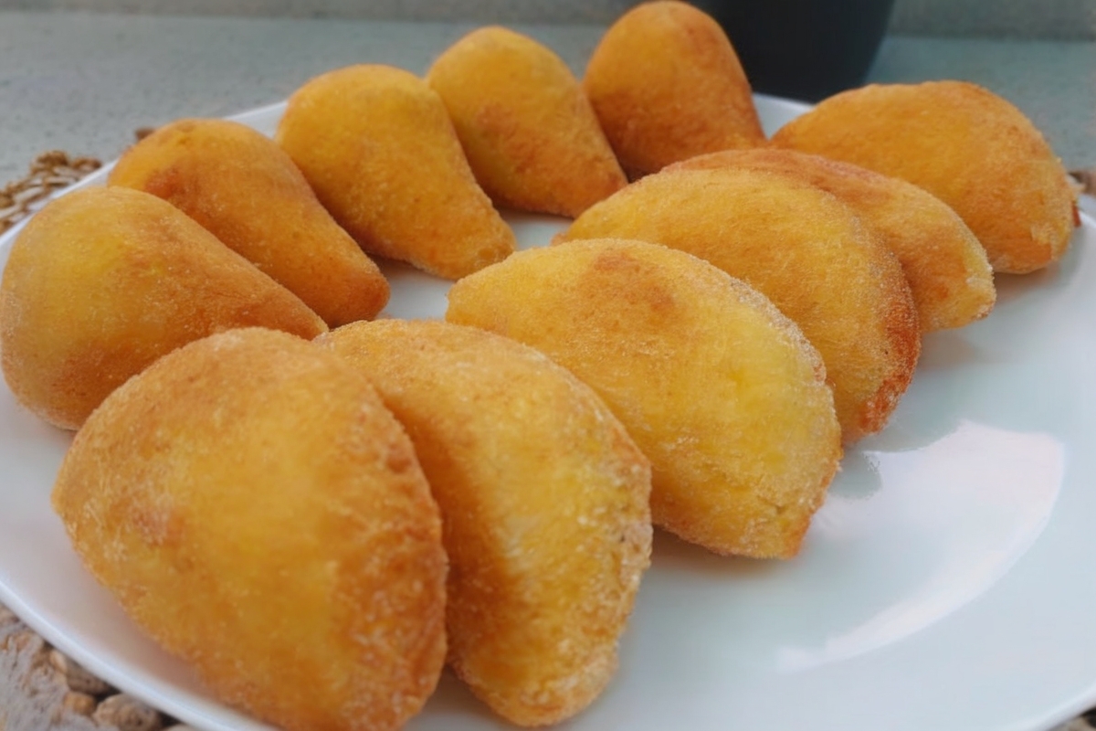 Como fazer Pastel de Fubá/Angu